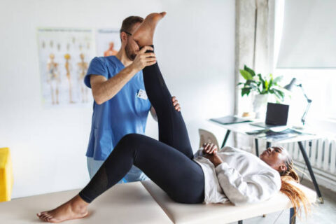 Lateral Knee Pain When Bending: Causes, Symptoms, and Treatment - Great ...